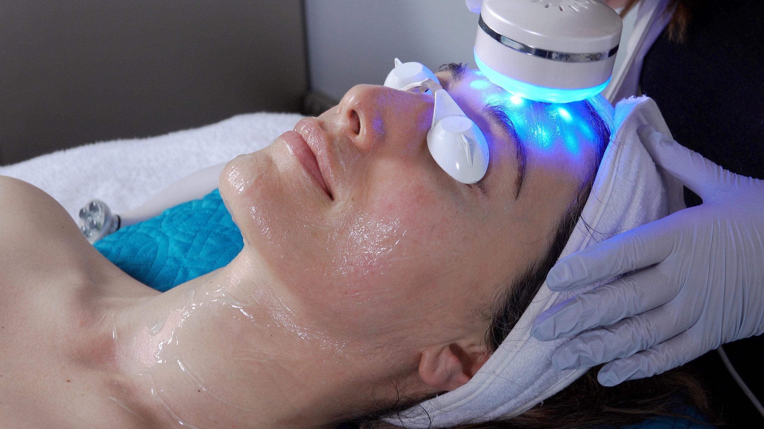 Ultimate Guide to Microcurrent Facial: What You Need to Know